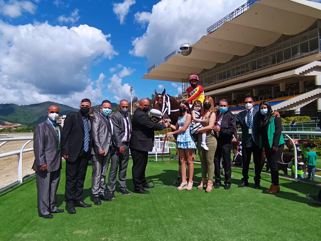 SUÁNFONSON lo mejor del domingo en La Rinconada | Hipismo.Net