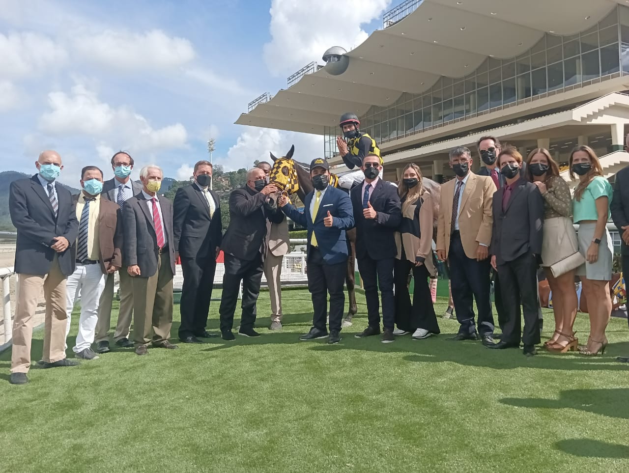 Con la invicta TEQUILA, celebraron el doble lauro, Robert Capriles y ...